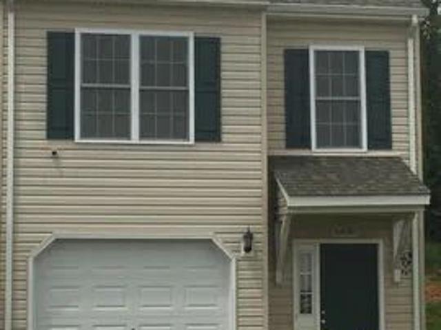 3 BR, 2.5 BA Apartment 6830 Village Green Dr, Roanoke, VA 24019