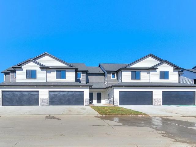 3 BR, 2.5 BA Apartment 6941 Holly Ct, Johnston, IA 50131