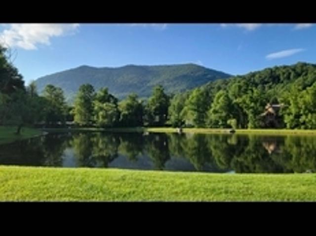 3 BR, 2.5 BA Apartment 6 Windsong Dr, Fairview, NC 28730