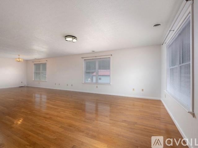 3 BR, 2.5 BA Apartment 6 Lincoln Heights, Unit B, Alum Creek, WV 25003