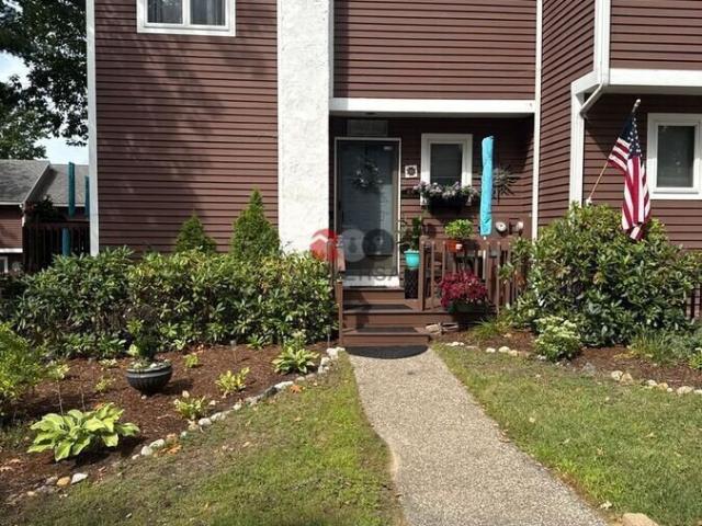 3 BR, 2.5 BA Apartment 6A Crestview Lane, Laconia, NH 03246