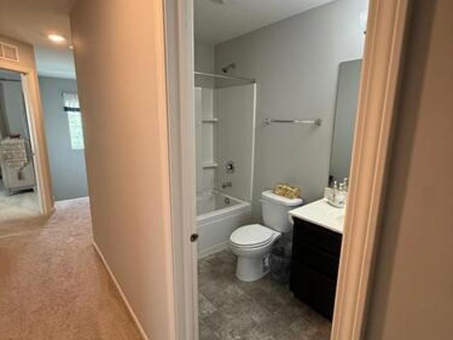 3 BR, 2.5 BA Apartment 701 West Hickory Street, Unit 701, Mundelein, IL 60060