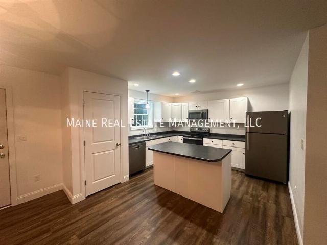 3 BR, 2.5 BA Apartment 70 Basketball Court, Bangor, ME 04401