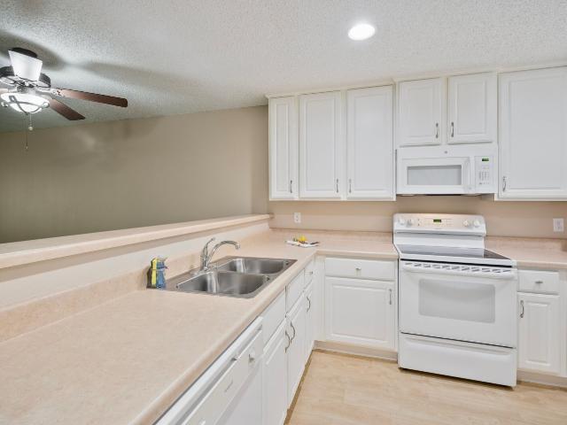 3 BR, 2.5 BA Apartment 7400 Oak Park Village Drive Unit 2, Minneapolis, MN 55426