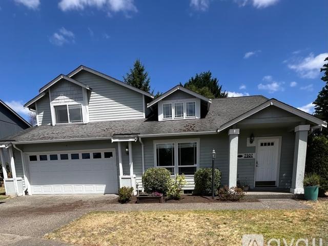 3 BR, 2.5 BA Apartment 7507 Village Drive, Sumner, WA 98390