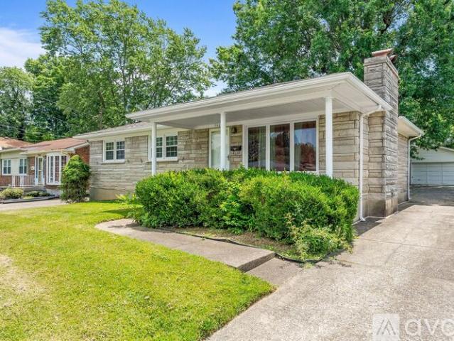 3 BR, 2.5 BA Apartment 7506 Pimlico Dr, Louisville, KY 40214