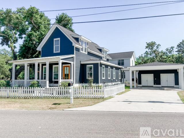 3 BR, 2.5 BA Apartment 764 East Second Street, Pass Christian, MS 39571