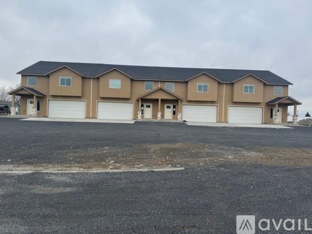3 BR, 2.5 BA Apartment 7622 Mc Dougal Avenue Northeast, Unit 1, Moses Lake, WA 98837