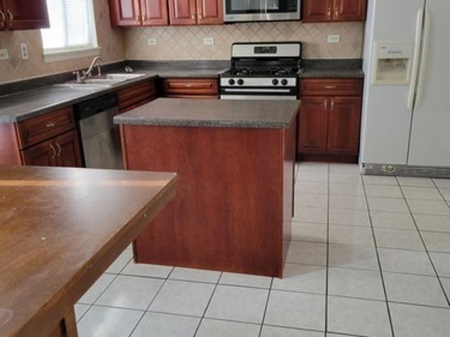3 BR, 2.5 BA Apartment 778 Stanford Ln, Unit 778, Carol Stream, IL 60188