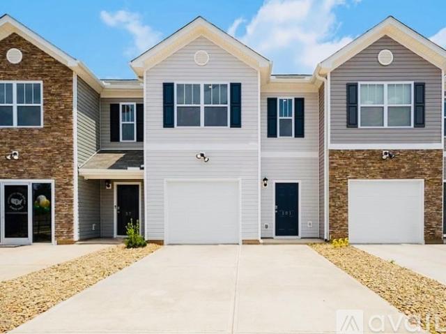 3 BR, 2.5 BA Apartment 784 Embark Circle, Unit 1, Greer, SC 29651