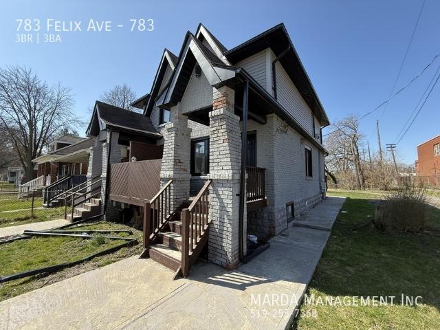 3 BR, 2.5 BA Apartment 783 Felix Ave, Windsor, ON N9C 3K9