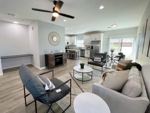3 BR, 2.5 BA Apartment 815 East Roma Avenue Unit 9, Phoenix, AZ 85014