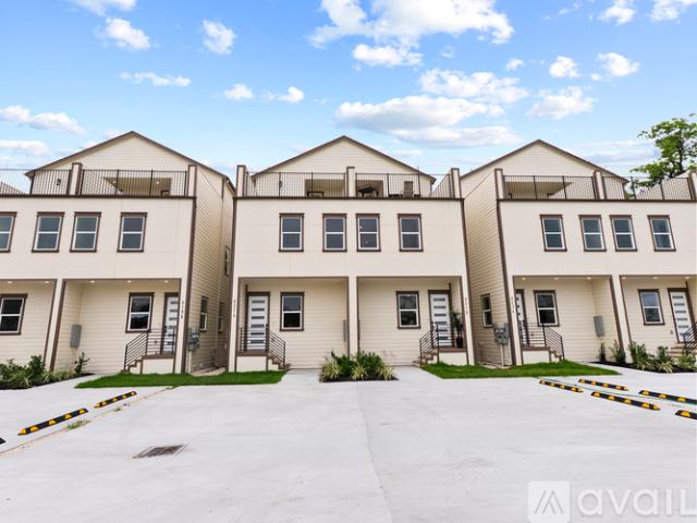 3 BR, 2.5 BA Apartment 819 North Loop, Unit A, Houston, TX 77022