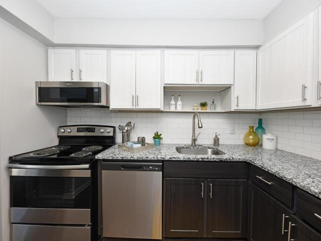3 BR, 2.5 BA Apartment 820 River Dell Drive Unit A01, Louisville, KY 40206
