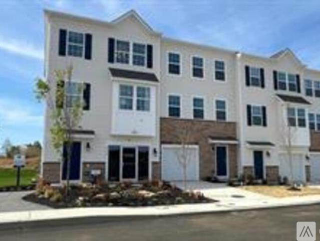 3 BR, 2.5 BA Apartment 8216 Alexander Court, Unit 8216, Breinigsville, PA 18031