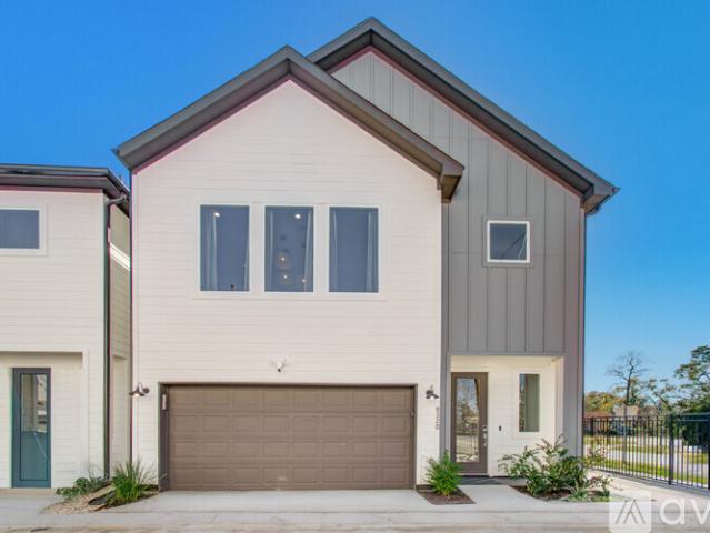 3 BR, 2.5 BA Apartment 8320 Curry Rd, Houston, TX 77093