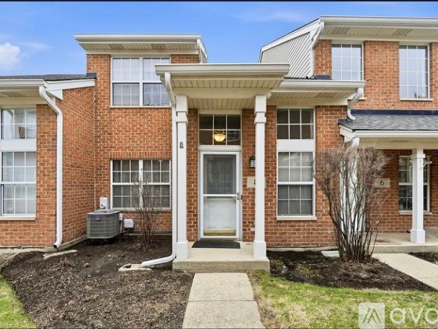 3 BR, 2.5 BA Apartment 8 Saint Regis Court, Unit 8, Elmhurst, IL 60126