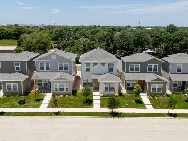 3 BR, 2.5 BA Apartment 9004 Apple Orchard Lane Unit 9037 Apple Orchard Lane, Fort Worth, TX 76140
