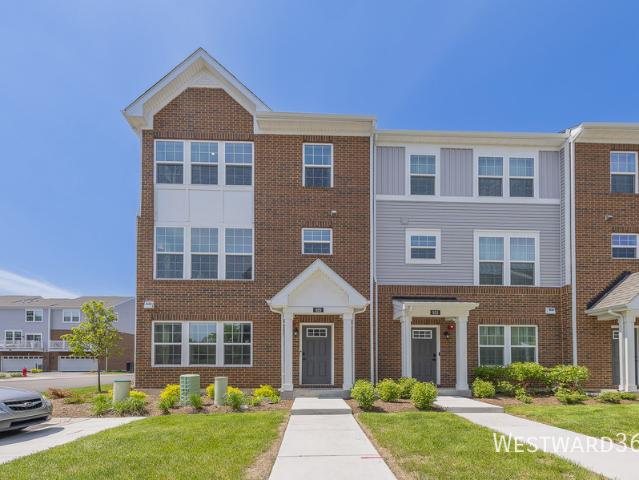 3 BR, 2.5 BA Apartment 920 Jenkins Ct, Wheeling, IL 60090