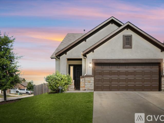 3 BR, 2.5 BA Apartment 936 Eves Necklace Drive, Mustang Ridge, TX 78610