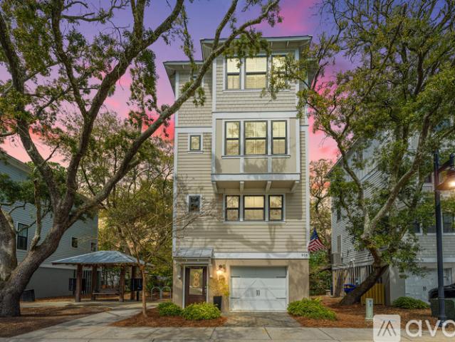 3 BR, 2.5 BA Apartment 958 Key Colony Court, Mt. Pleasant, SC 29464