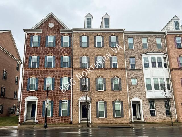 3 BR, 2.5 BA Apartment 9535 Center St, Manassas, VA 20110