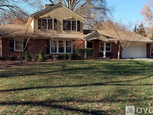 3 BR, 2.5 BA Apartment 9536 Manor Road, Leawood, KS 66206