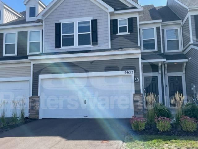 3 BR, 2.5 BA Apartment 9653 4th Street Ln N, Lake Elmo, MN 55042