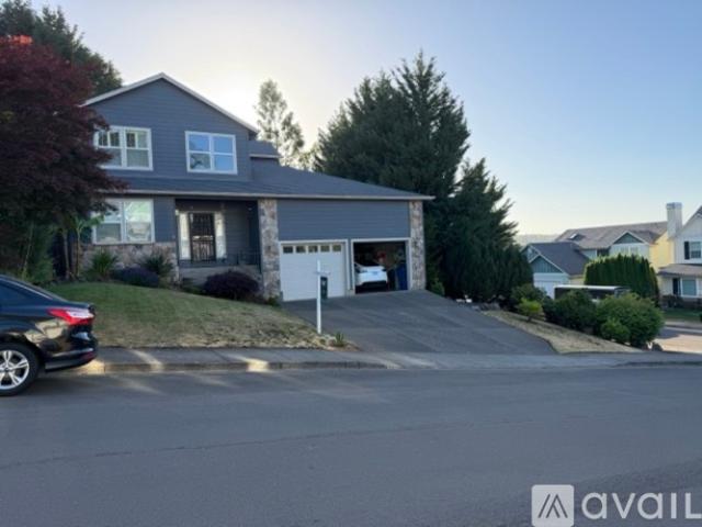 3 BR, 2.5 BA Apartment 973 Eisenhower Drive Northwest, Salem, OR 97304