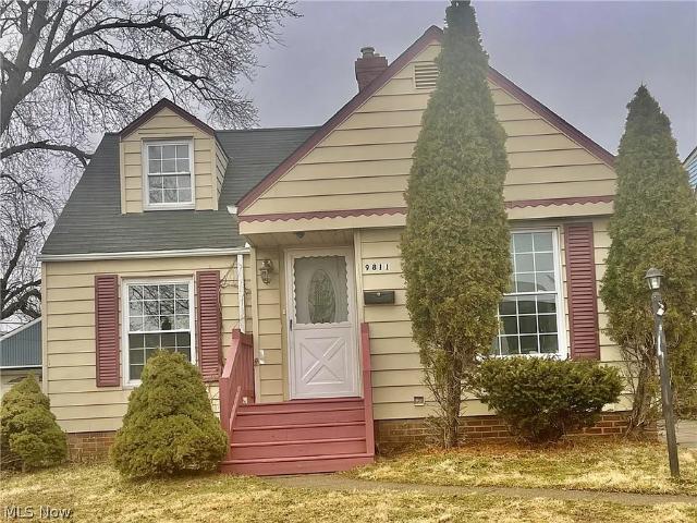3 BR, 2.5 BA Apartment 9811 McCracken Blvd, Garfield Heights, OH 44125