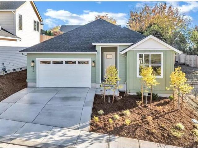 3 BR, 2.5 BA Apartment 996 E Rork Ct, Newberg, OR 97132