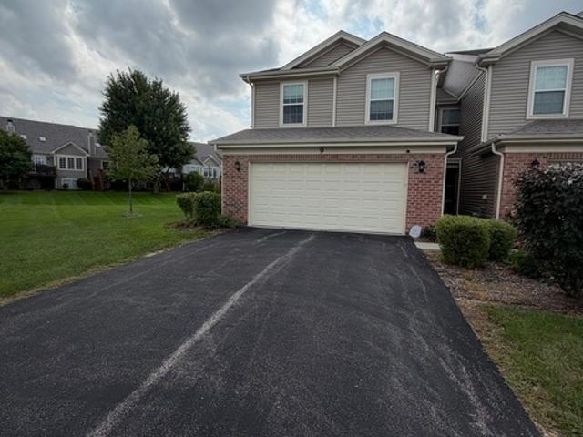 3 BR, 2.5 BA Apartment 9 West Lake Court, Unit 9, Cary, IL 60013