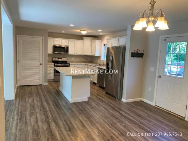 3 BR, 2.5 BA Apartment 9 New Boston Rd. Apt Hermon, ME 04401