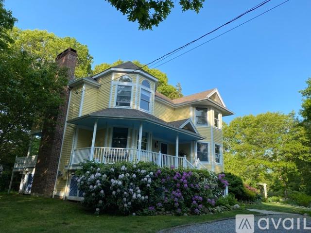 3 BR, 2.5 BA Apartment 9 Stanton Road, Stonington, CT 06378