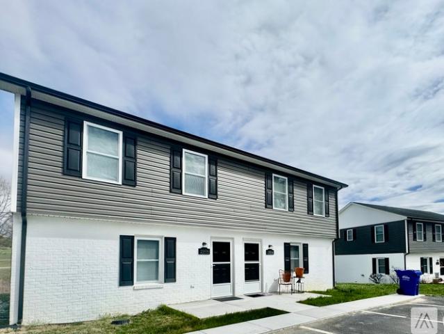 3 BR, 2.5 BA Apartment Cara Ct, Unit 2906, Blacksburg, VA 24060