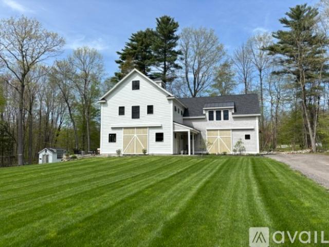 3 BR, 2.5 BA Apartment Rogers Trail, Falmouth, ME 04105