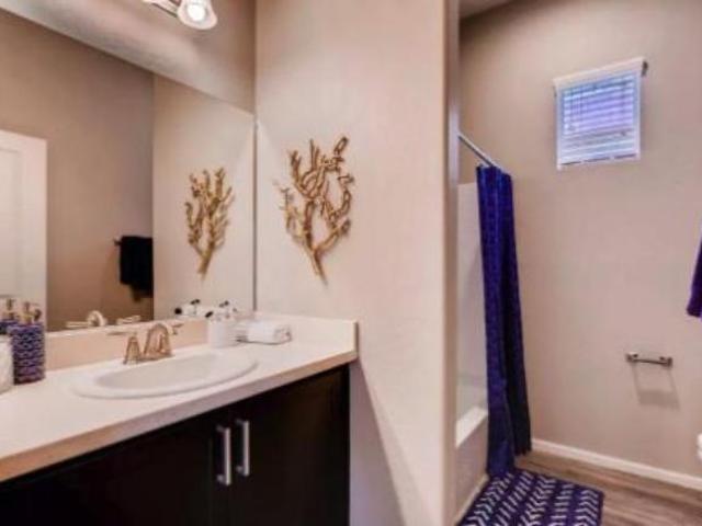 3 Br, 2 bath, 1 Family 3425 E Thomas Rd
