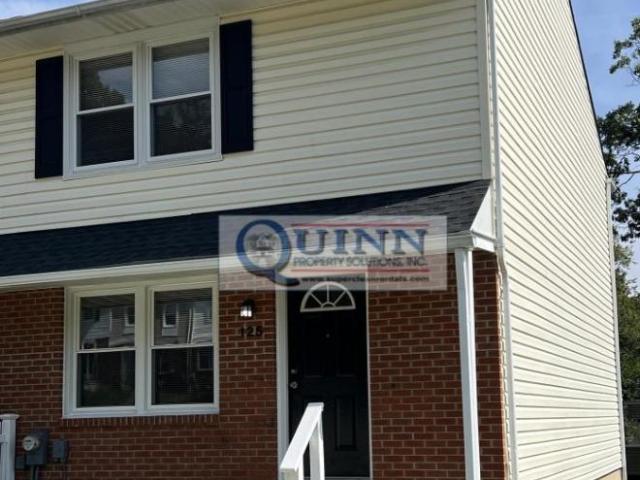 3 Br, 2 bath, Townhouse 125 E Village Road