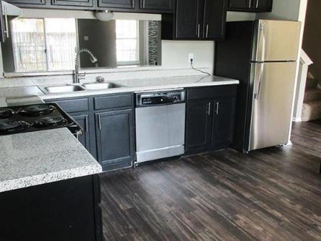 3 Br, 2 bath, Townhouse 2900 Matlock Road