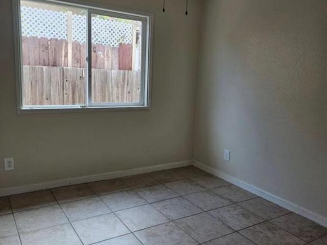 3 Br, 2 bath, Townhouse/Brownstone/RowHouse 10565 Parkdale Ave