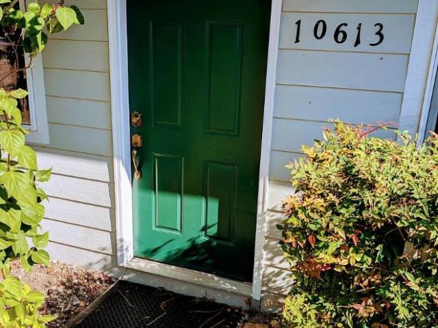3 Br, 2 bath, Townhouse/Brownstone/RowHouse 10613 Sheridan Ave S