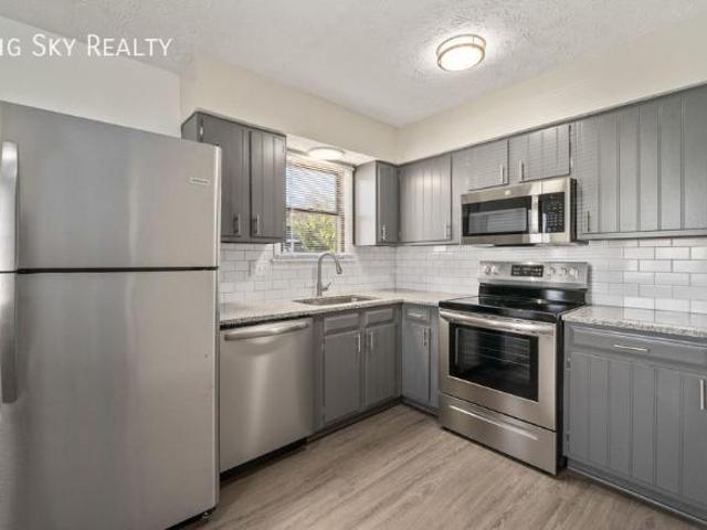 3 Br, 2 bath, Townhouse/Brownstone/RowHouse 108 North Street