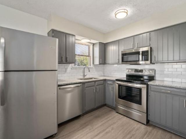3 Br, 2 bath, Townhouse/Brownstone/RowHouse 108 North Street