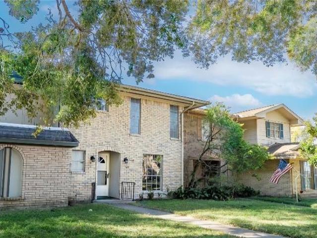 3 Br, 2 bath, Townhouse/Brownstone/RowHouse 109 Westwood St
