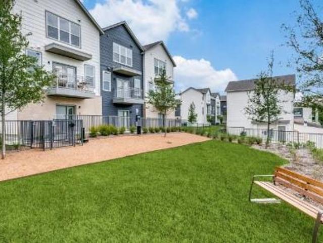 3 Br, 2 bath, Townhouse/Brownstone/RowHouse 1000 Fort Worth Ave