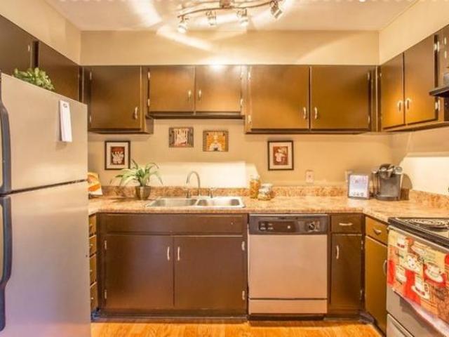 3 Br, 2 bath, Townhouse/Brownstone/RowHouse 100 Ashley Cir