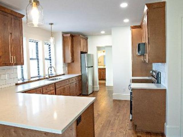 3 Br, 2 bath, Townhouse/Brownstone/RowHouse 101 S Plum St