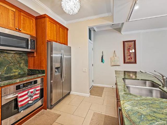 3 Br, 2 bath, Townhouse/Brownstone/RowHouse 1020 Aoloa Place 101b