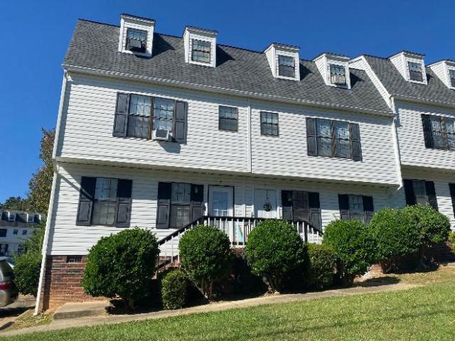 3 Br, 2 bath, Townhouse/Brownstone/RowHouse 1024 Fir Pl
