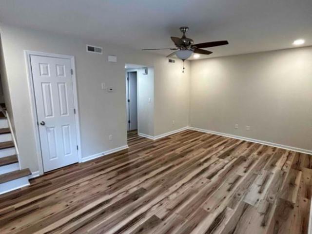 3 Br, 2 bath, Townhouse/Brownstone/RowHouse 1026 Hunters Trace